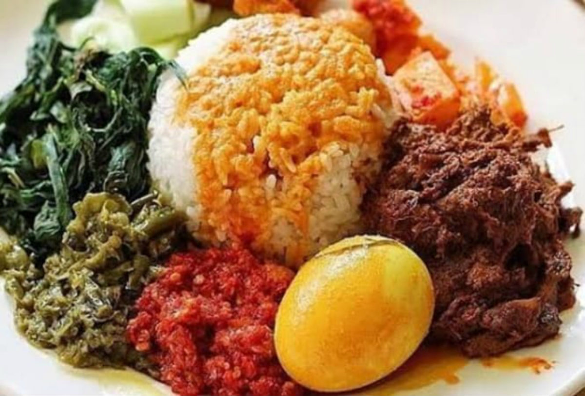Nasi Rendang Padang (Steamed Rice with Beef Rendang & Vegetables ...
